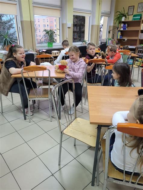 Dzień Pluszowego Misia w bibliotece szkolnej Zespół Placówek