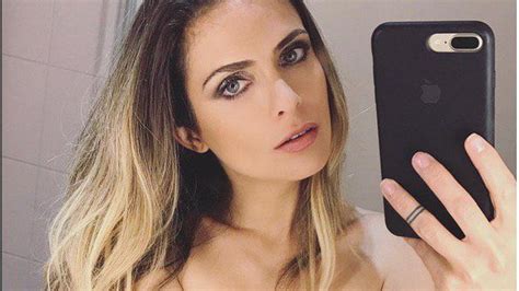 Clara Morgane Montre Ses Fesses En Toute Petite Tenue La Photo Qui