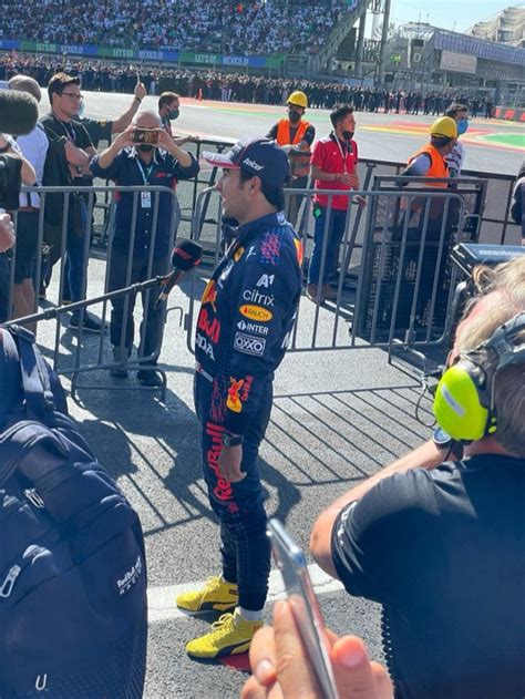 GQ México y Latam on Twitter SChecoPerez en estos momentos Claro