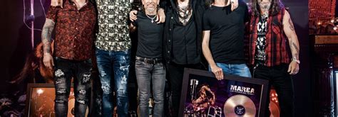 Marea Recibe El Disco De Oro Por Las Ventas De Los Potros Del Tiempo