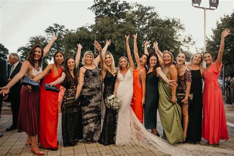 Guía completa Cómo vestir para una boda en jardín de noche mujer