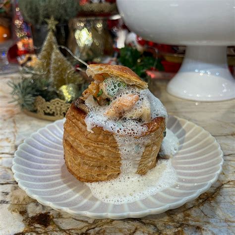 Vol au vent de poisson et crustacés sauce poulette de Cyril Lignac