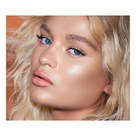 Natasha Denona I Need A Nude Glow Highlighter