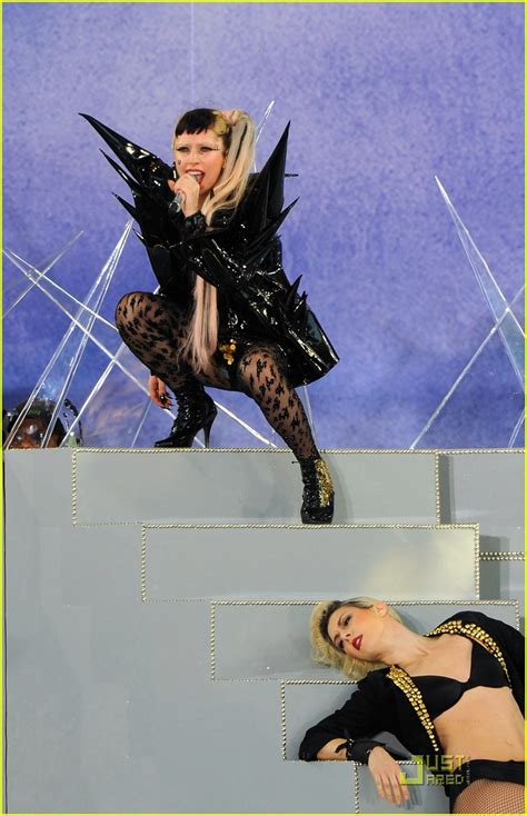 Lady Gaga Ziplines Into GMA Concert Photo 2547641 Lady Gaga Photos