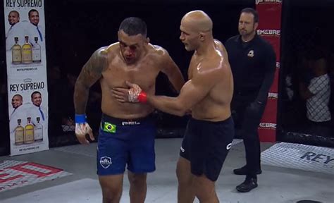 Imagem Forte V Tima De Cigano Werdum Deixa Luta Rosto Desfigurado