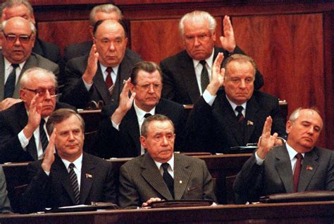 Hacia la disolución de la URSS la muerte de Breznev y los duros años