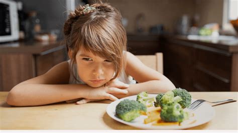 Cómo fomentar una buena relación con la comida en los niños Family