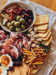 Charcuterie Board Mit Parmaschinken Und Laugenkonfekt