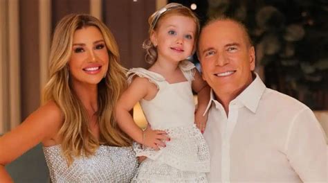 Roberto Justus exibe filha e diz por que ela não fica só a babá