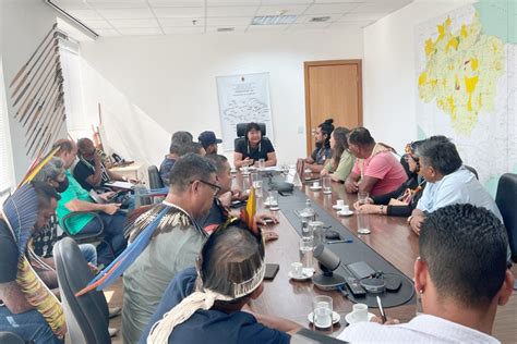 Comitiva de líderes indígenas do ES apresenta reivindicações à