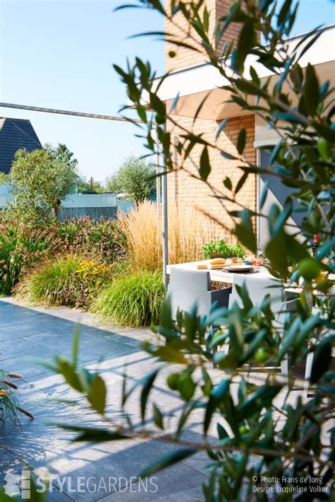 Robuuste Leeftuin Met Jacuzzi En Overkapping StyleGardens