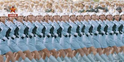 受阅女兵阅兵腿不差分秒不错毫厘 搜狐大视野 搜狐新闻