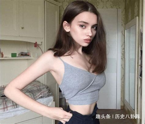 才13岁国外小萝莉太圈粉了吧这身材无敌