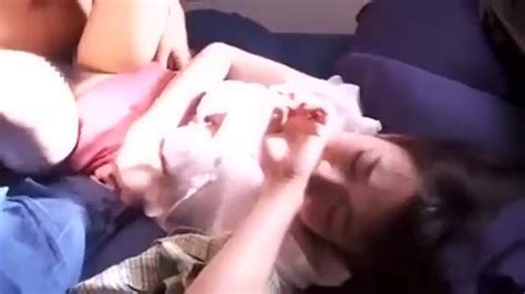 Chồng đi làm để vợ ở nhà một mình bị ông hàng xóm hiếp dâm full bit