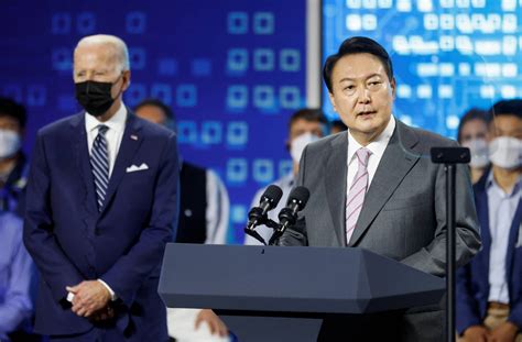 Biden Hails U S South Korea Alliance On Tour Of Samsung Plant With