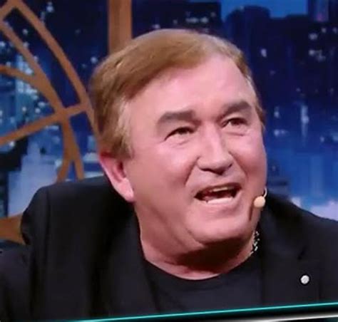 Namoro de Amado Batista chega ao fim por cantor não querer oficializar