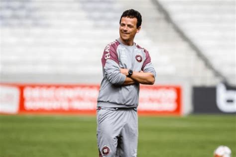 Após saída de Cuca Athletico PR procura técnico Fernando Diniz