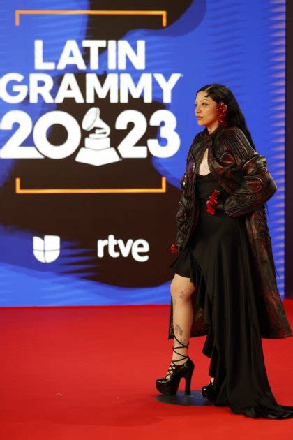 Mon Laferte Se Atrevi Con Osado Look En Los Latin Grammy Con