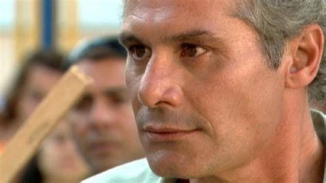 Senhora do Destino Cigano ameaça Constantino e ele não se intimida