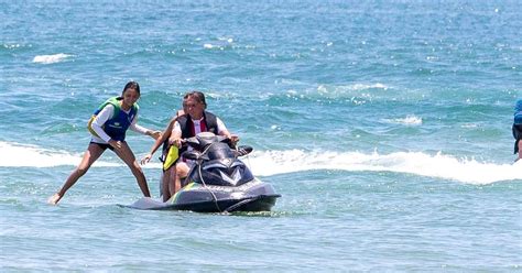 Criticado por ausência na Bahia Bolsonaro anda de jet ski