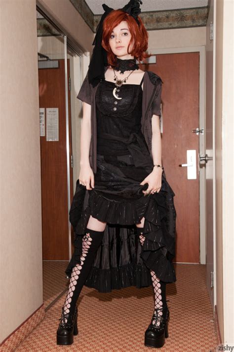 Thumbs Pro Tapill Zishy Lilly Gardner Hotel Doll