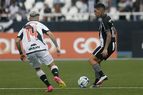 Vasco anuncia contratação de ex Botafogo lateral acumula rebaixamentos