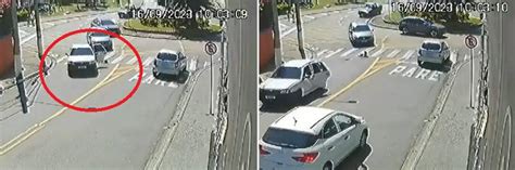Vídeo impressionante mostra criança caindo de carro em movimento