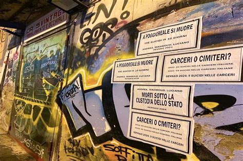 A Napoli La Protesta Con I Manifesti Funebri Dopo I Suicidi A