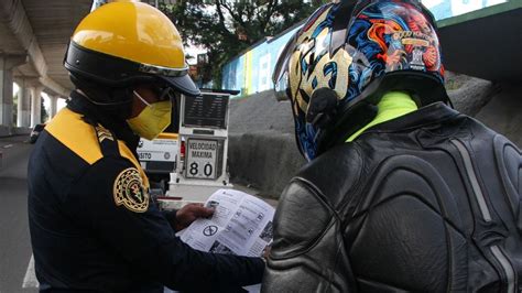 Qué hacer cuando un policía de tránsito te pide mordida en la CDMX