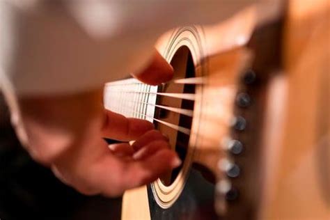 Quién la inventó la guitarra Orígenes e historia