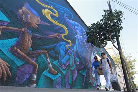 Artistas Urbanos Homenajean A Guillermo Del Toro Con Mural En