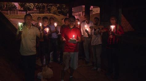 Moradores protestam contra falta de iluminação há oito anos em viaduto