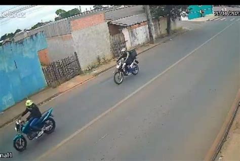 Assista Ao V Deo Do Furto Moto Furtada Por Dupla Em Plena Luz Do
