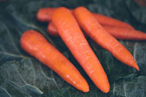 5 benefícios da cenoura que vão muito além da Vitamina C