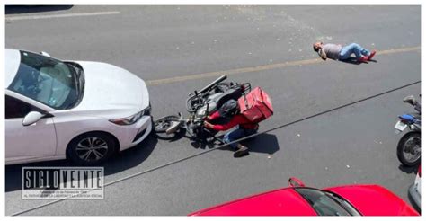 En el centro de Morelia motociclista atropella a peatón y choca con