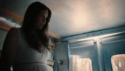 Liv Tyler Scrolller