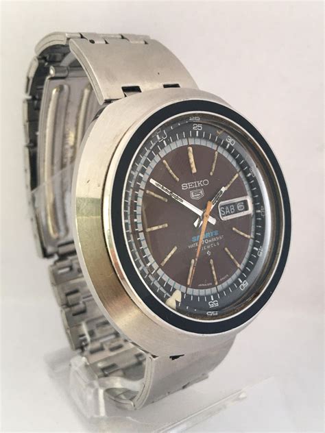 Vintage 1980s Seiko 5 Sports 21 Jewels Date Automatic Watch For Sale At