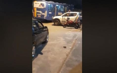 Mulher é baleada na cabeça durante assalto a ônibus em Aracaju F5