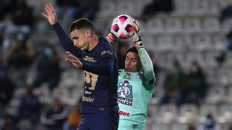 Dinenno se hizo de palabras con aficionado de Pumas AS México