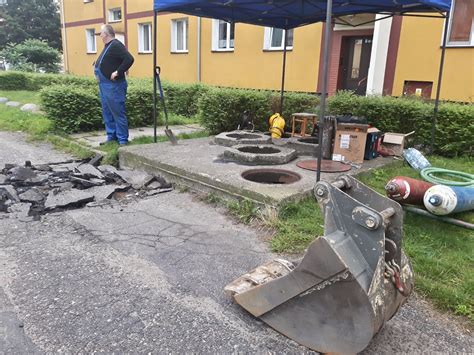Awaria sieci ciepłowniczej na ul 10 Marca Warszawska