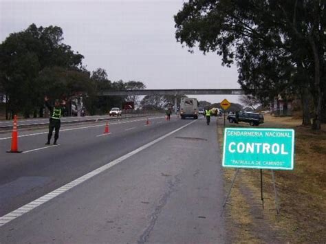 Efectivos de Gendarmería frustran robo de una camioneta y detienen a