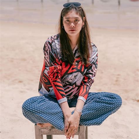 Vẻ đẹp bốc lửa của nữ VĐV bay lên không trung đốt đuốc SEA Games 32