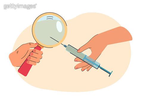 Hands holding magnifying glass and syringe 이미지 1388611914 게티이미지뱅크