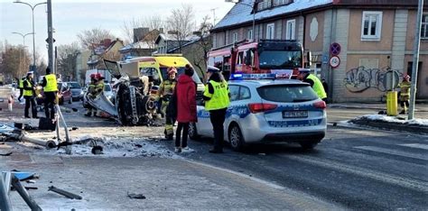 Koszmarny wypadek na Pomorzu Cztery osoby zostały ranne Zdjęcia