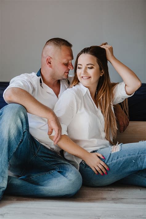 DOMOWA SESJA ZAKOCHANYCH Ania Mioduszewska Fotografia