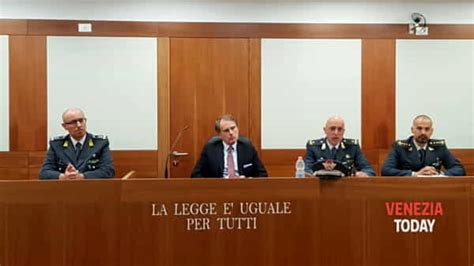Corruzione All Agenzia Delle Entrate Arrestata Nota Commercialista
