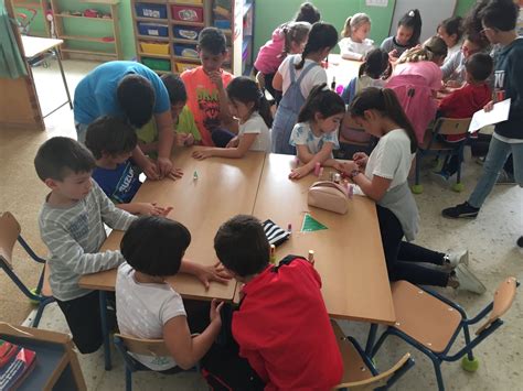 Novedades del CEIP Tierno Galván de Chiclana Vivan las uñas de colores