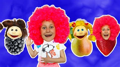 Anuta con Marionetas canta una divertida canción de Om nom nom