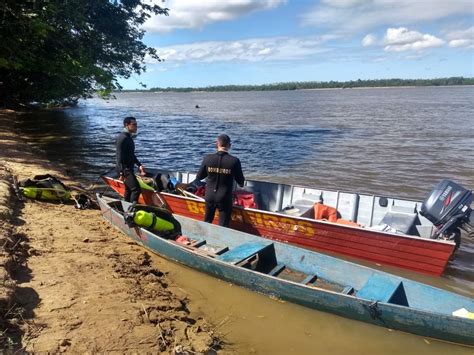 Corpo de pescador que desapareceu em rio após cair de canoa é