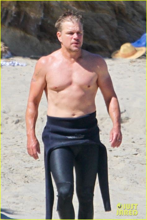 Photo Matt Damon Shows Off His Fit Physique Day At The Beach 04